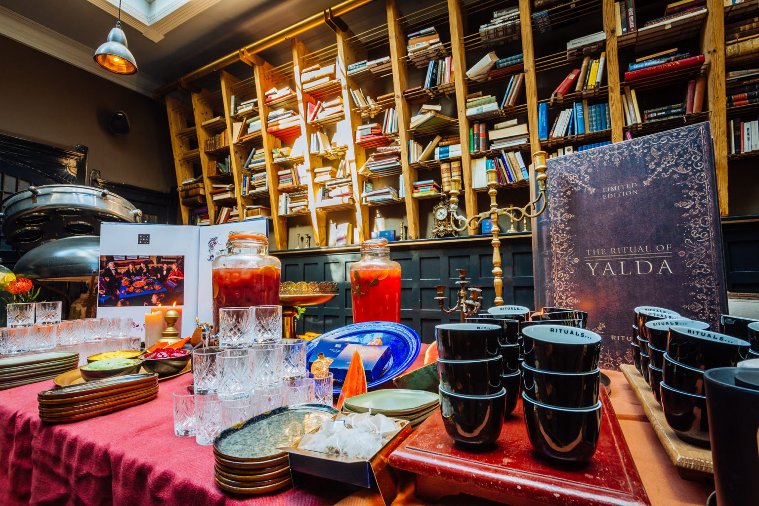 Mayer Manor: The Nico Mayer Hall – De Artiesten